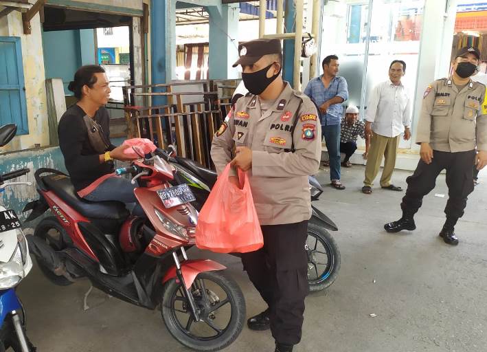 Dapat Nasi Bungkus, Tukang Ojek: Terimakasih Pak Polisi, Semoga Berkah ...