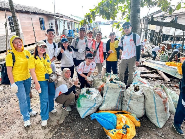 Bersih-bersih di Pulau Buluh Batam Cara The Ascott Regional Batam ...